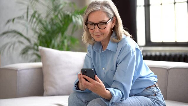 Grandma Smartphone Images – Browse 75,896 Stock Photos, Vectors, and ...