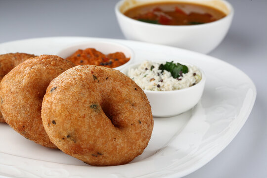 Idli Vada Images – Browse 1,756 Stock Photos, Vectors, and Video ...