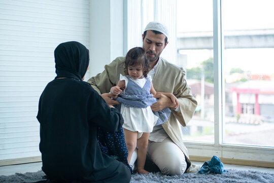 "Muslim Family" Bilder – Durchsuchen 3,134 Archivfotos, Vektorgrafiken ...