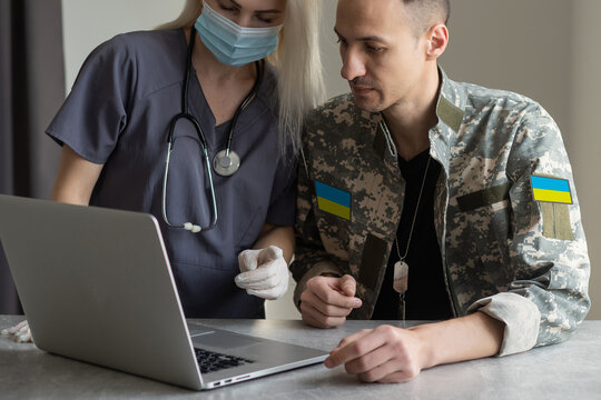 "Military Doctor"-Bilder: Stock-Fotos & -Videos. | Adobe Stock