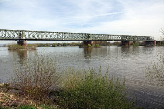Eisenbahnbruecke Bilder – Durchsuchen 80 Archivfotos, Vektorgrafiken ...
