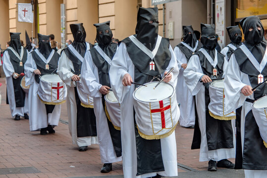 Capirotes Bilder – Durchsuchen 890 Archivfotos, Vektorgrafiken und ...