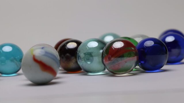 Obrazy ("Glass Marbles") — zdjęcia, wektory i wideo bez tantiem (234 ...
