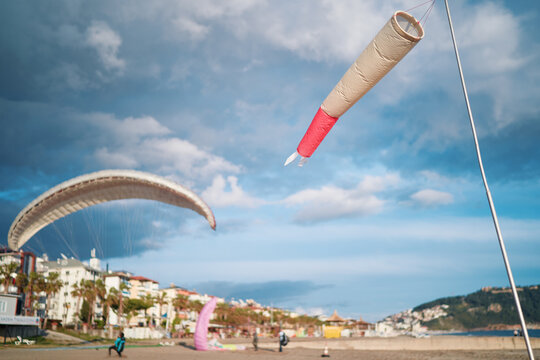 Windbag Bilder – Durchsuchen 408 Archivfotos, Vektorgrafiken und Videos ...