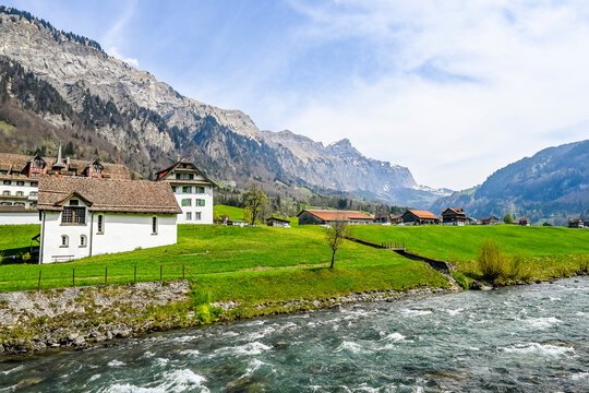 Muota Bilder – Durchsuchen 96 Archivfotos, Vektorgrafiken und Videos ...