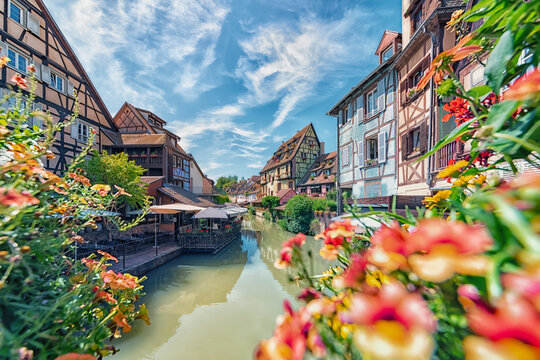 รูปภาพColmar – เลือกดูภาพถ่ายสต็อก เวกเตอร์ และวิดีโอ18,395 | Adobe Stock