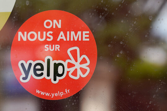 Round Yelp Icon