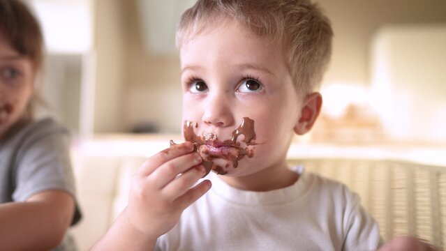 Children Eating Chocolate Images – Browse 68,476 Stock Photos, Vectors ...