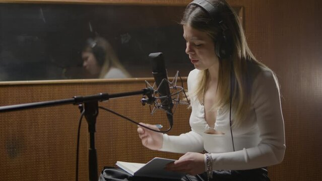 Songwriter Images – Browse 13,770 Stock Photos, Vectors, and Video ...