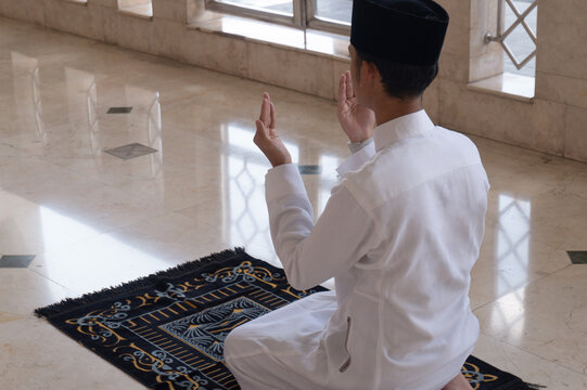 Prosternation Images – Parcourir 1,779 le catalogue de photos, vecteurs ...