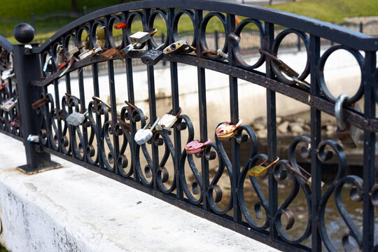 Eisengitter Bilder – Durchsuchen 25,939 Archivfotos, Vektorgrafiken und ...