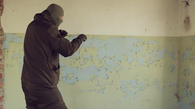 Snickersnee bilder – Bläddra bland 522 stockfoton, vektorer och videor ...