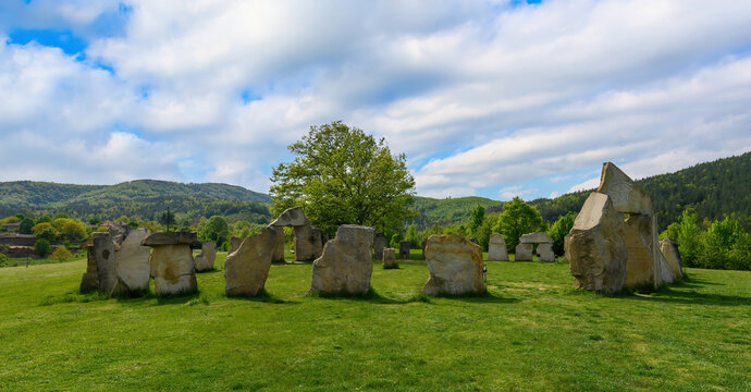 รูปภาพCromlech – เลือกดูภาพถ่ายสต็อก เวกเตอร์ และวิดีโอ14,111 | Adobe Stock