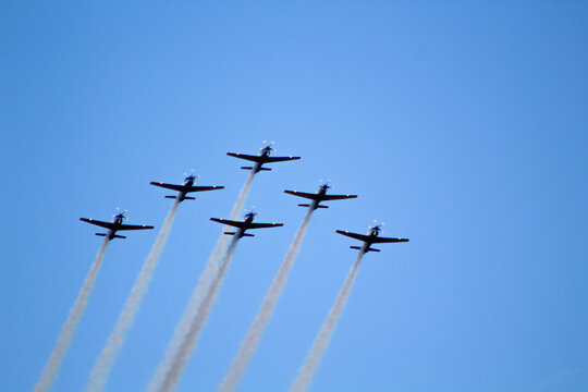 Planes In Formation Bilder – Durchsuchen 20,756 Archivfotos ...