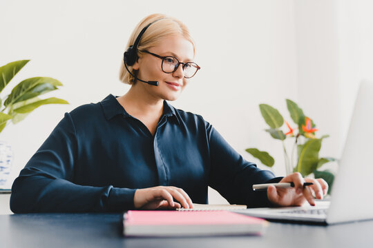 It-Support Images – Browse 751 Stock Photos, Vectors, and Video | Adobe ...