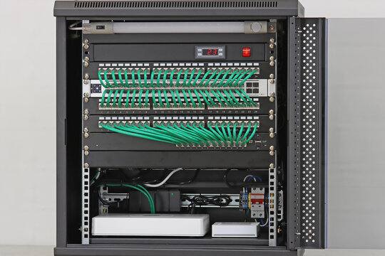 Satenserver Bilder – Durchsuchen 98 Archivfotos, Vektorgrafiken und ...