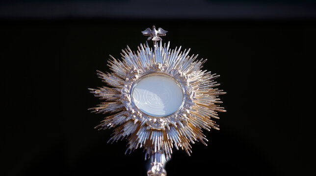 "Catholic Host"-Bilder: Stock-Fotos & -Videos. | Adobe Stock