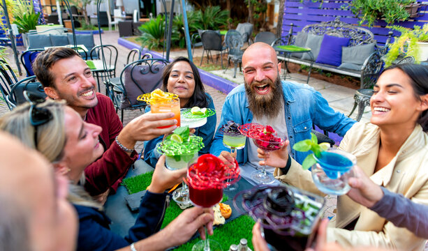 รูปภาพConviviality – เลือกดูภาพถ่ายสต็อก เวกเตอร์ และวิดีโอ1,256 ...