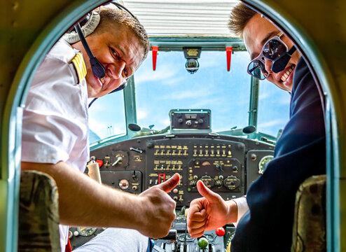 "Airplane Cockpit" Images – Browse 83 Stock Photos, Vectors, and Video ...