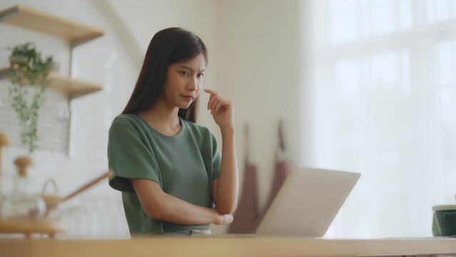 Asian Computer Images – Browse 1,012,089 Stock Photos, Vectors, and ...