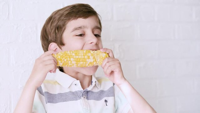 Eating Sweet Corn Images – Browse 164,962 Stock Photos, Vectors, and ...