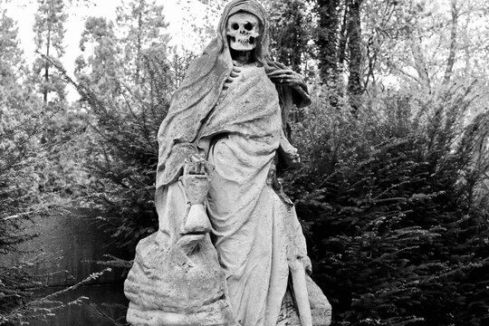 Sensenmann-Bilder: Stock-Fotos & -Videos. | Adobe Stock