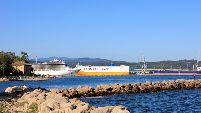 Monfalcone-Bilder: Stock-Fotos & -Videos. | Adobe Stock