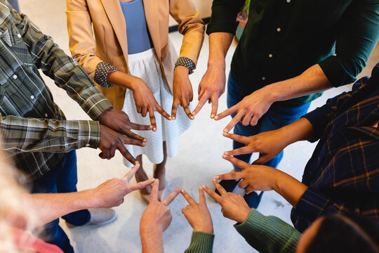 Huddle Bilder – Durchsuchen 27,168 Archivfotos, Vektorgrafiken und ...