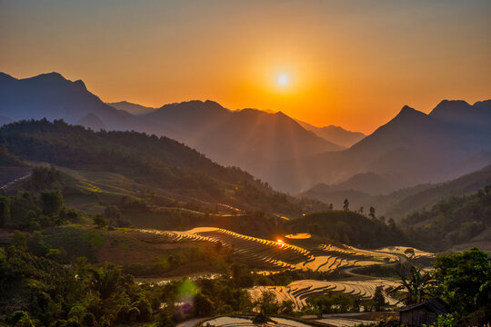 Cai Images – Parcourir 49,103 le catalogue de photos, vecteurs et ...