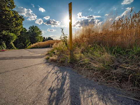 Fernleitung bilder – Bläddra bland 862 stockfoton, vektorer och videor ...