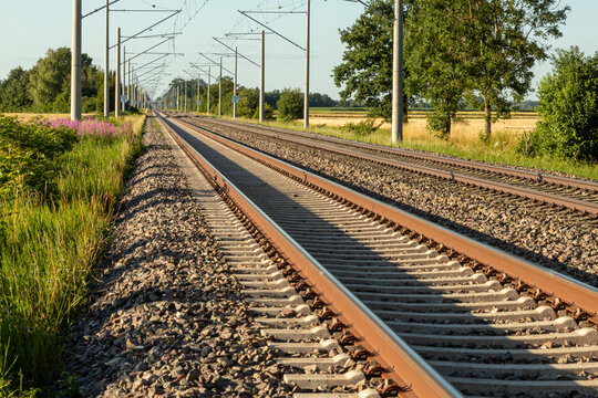 Bahnschiene Bilder – Durchsuchen 46,505 Archivfotos, Vektorgrafiken und ...