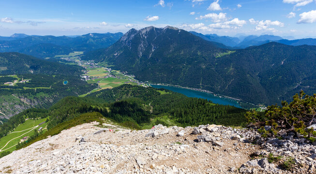 「Seekar」の写真素材 | 677件の無料イラスト画像 | Adobe Stock