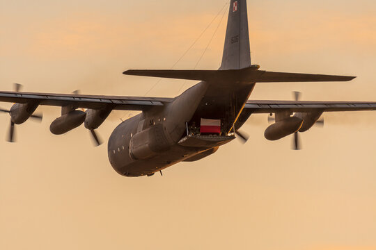 "Lockheed C-130 Hercules" 影像 – 瀏覽 14 個素材庫相片、向量圖和影片 | Adobe Stock