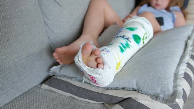 Afbeeldingen over "Itchy Skin" – Blader in stockfoto's, vectoren en ...