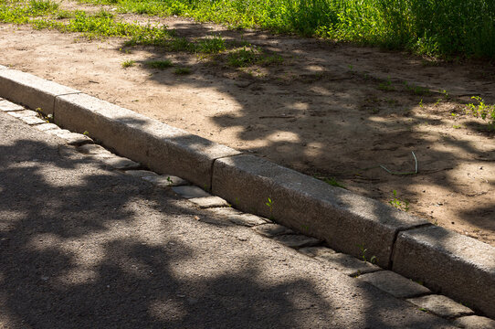 Rinnstein bilder – Bläddra bland 215 stockfoton, vektorer och videor ...