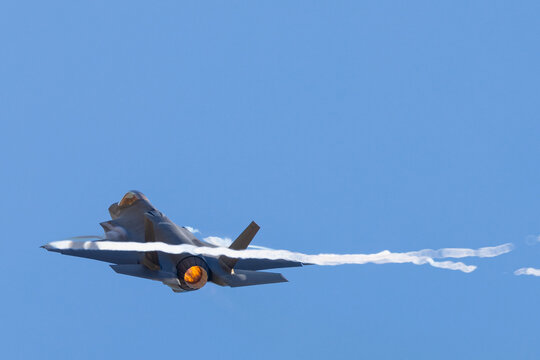 Hoverplane Bilder – Durchsuchen 3,473 Archivfotos, Vektorgrafiken und ...