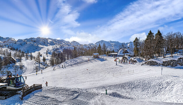 「Skipisten」の画像 - 615 件の Stock 写真、ベクターおよびビデオ | Adobe Stock