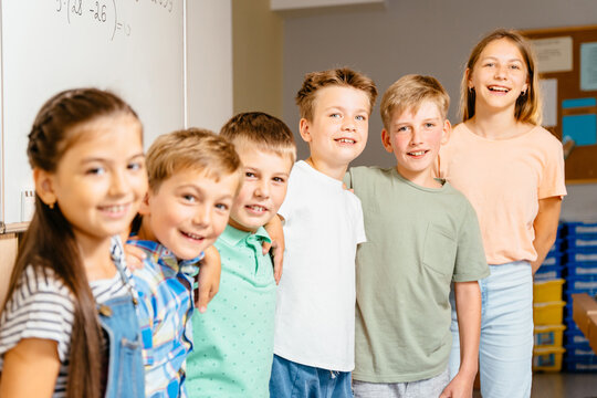 รูปภาพClassmate – เลือกดูภาพถ่ายสต็อก เวกเตอร์ และวิดีโอ144,005 | Adobe ...