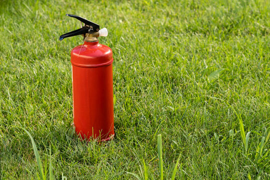 รูปภาพFire-Extinguisher – เลือกดูภาพถ่ายสต็อก เวกเตอร์ และวิดีโอ160,830 ...