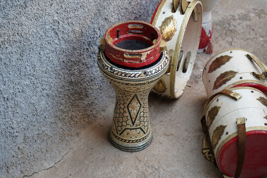 Tarambuka bilder – Bläddra bland 1,895 stockfoton, vektorer och videor ...