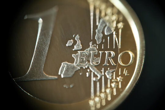 "One Euro" Bilder – Durchsuchen 6,534 Archivfotos, Vektorgrafiken und ...