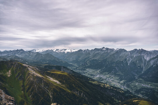 รูปภาพ"Grosser – เลือกดูภาพถ่ายสต็อก เวกเตอร์ และวิดีโอ6,597 | Adobe Stock