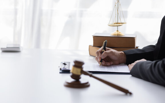 Judikative Bilder – Durchsuchen 194,477 Archivfotos, Vektorgrafiken und ...