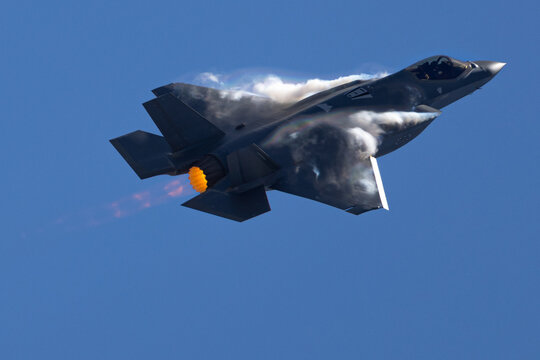 Hoverplane Bilder – Durchsuchen 3,473 Archivfotos, Vektorgrafiken und ...