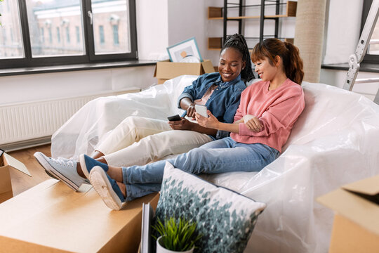 Friends Moving In Together Images – Browse 19,725 Stock Photos, Vectors ...