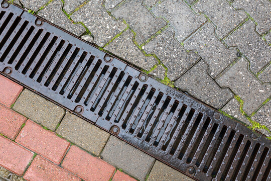 Pflasterrinne Bilder – Durchsuchen 1,728 Archivfotos, Vektorgrafiken ...