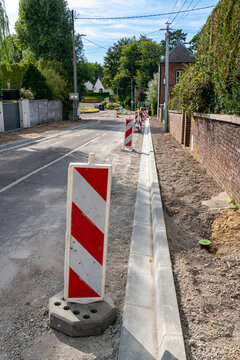 Rinnstein Bilder – Durchsuchen 1,883 Archivfotos, Vektorgrafiken und ...