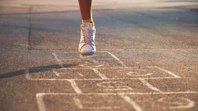 「Hopskotch」の写真素材 | 18,049件の無料イラスト画像 | Adobe Stock