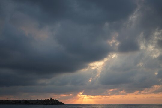 Imágenes de Regenwolken: descubre bancos de fotos, ilustraciones ...