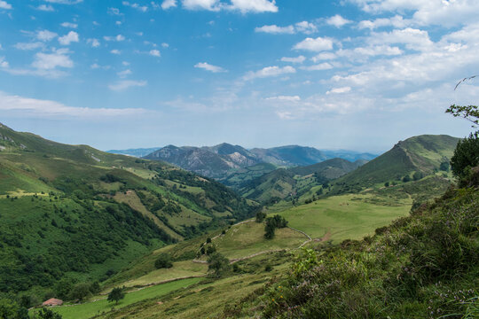「Montes」の画像 - 4,635 件の Stock 写真、ベクターおよびビデオ | Adobe Stock